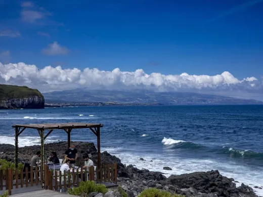 Red weather warning cancels boat trips in the Azores - The Portugal News