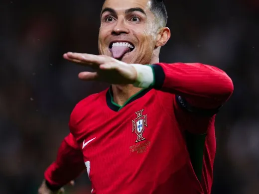 La statue de CR7 envahit Times Square - The Portugal News