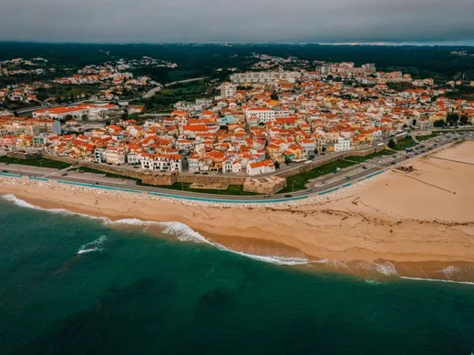 Vrachtschip dat vastzit voor de Portugese kust zal worden verwijderd ...