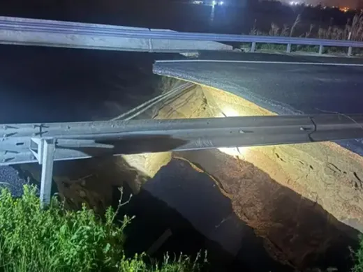 Burst of dike in Coimbra caused motorway collapse - The Portugal News