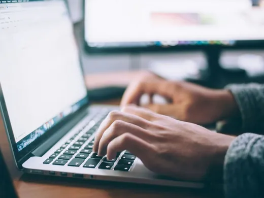 European Union changes rules for laptop charging - The Portugal News