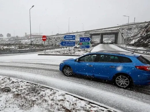 Roads affected by snow in Portugal - The Portugal News