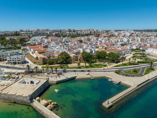 Archaeologist admits more skeletons may be in Lagos - The Portugal News