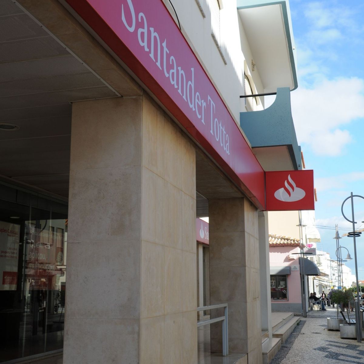 Business section - The Portugal News